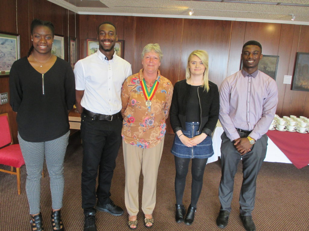 Club Gets Queens Award – Wolves & Bilston AC